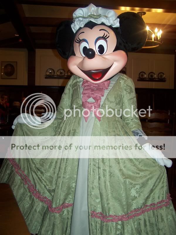 Let's start a Minnie Mouse picture thread! | DIS Disney Discussion ...